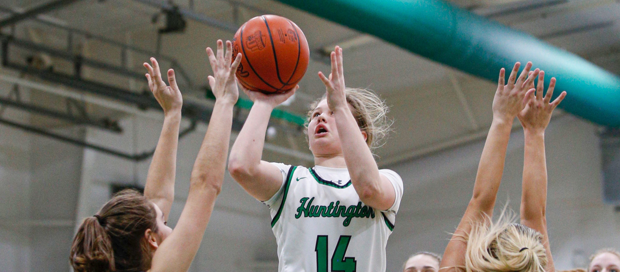 Huntington stays hot as Basye becomes SVC's fifth player to reach 2,000 ...