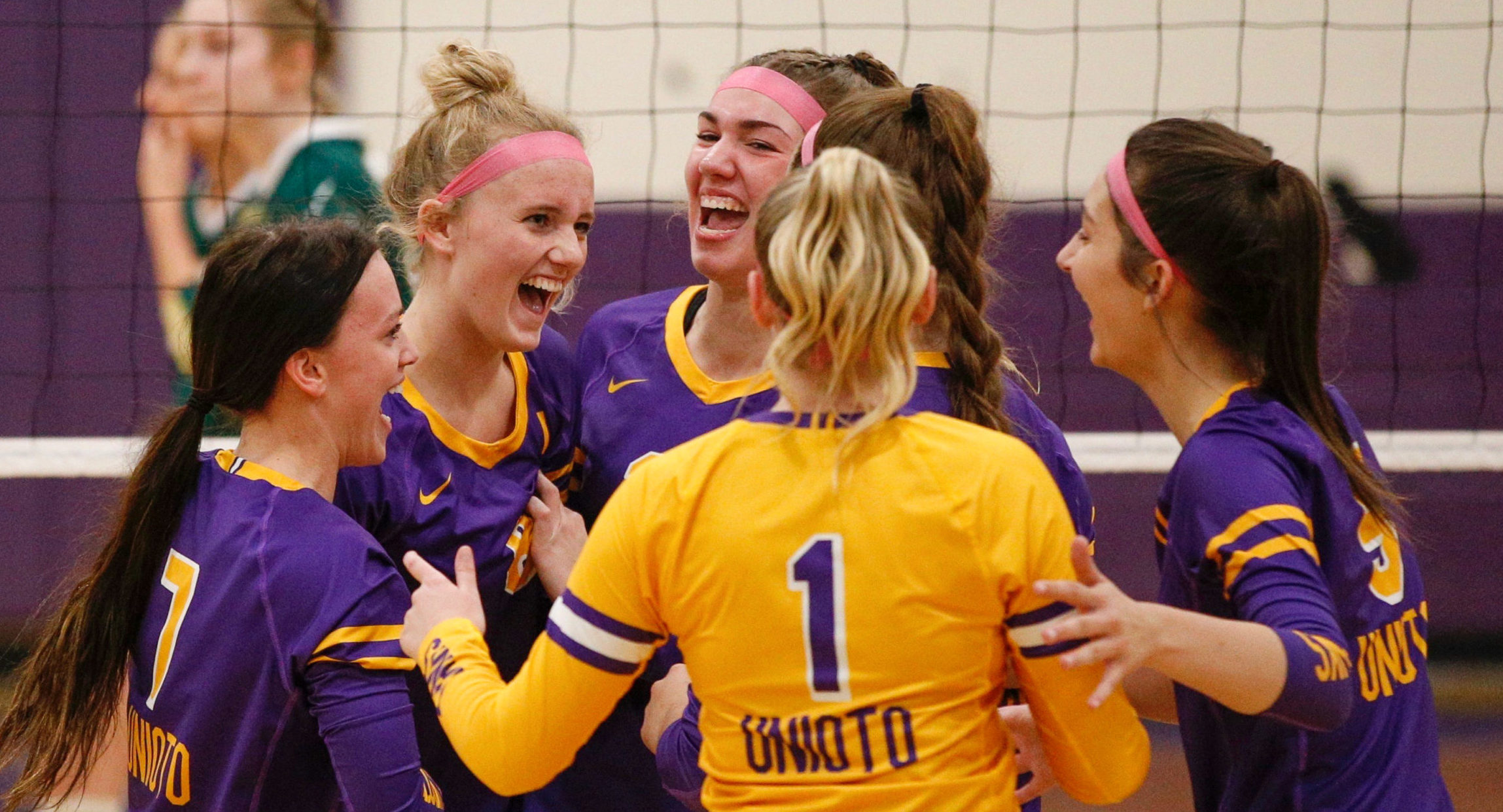 Unioto fends off Athens, claims sectional championship in four sets