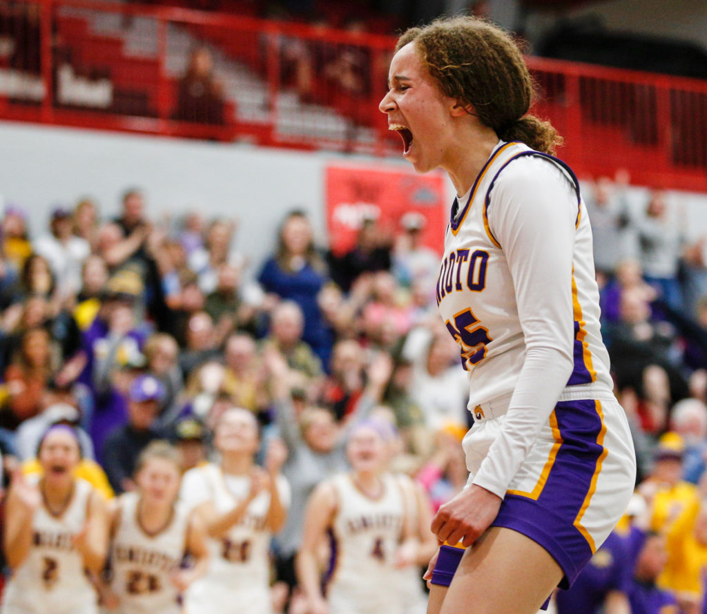 Unioto thumps New Lexington, advances to first district final since 2015