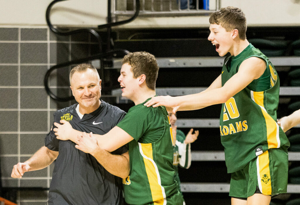 North Adams stuns Minford, claims first district championship since 2009