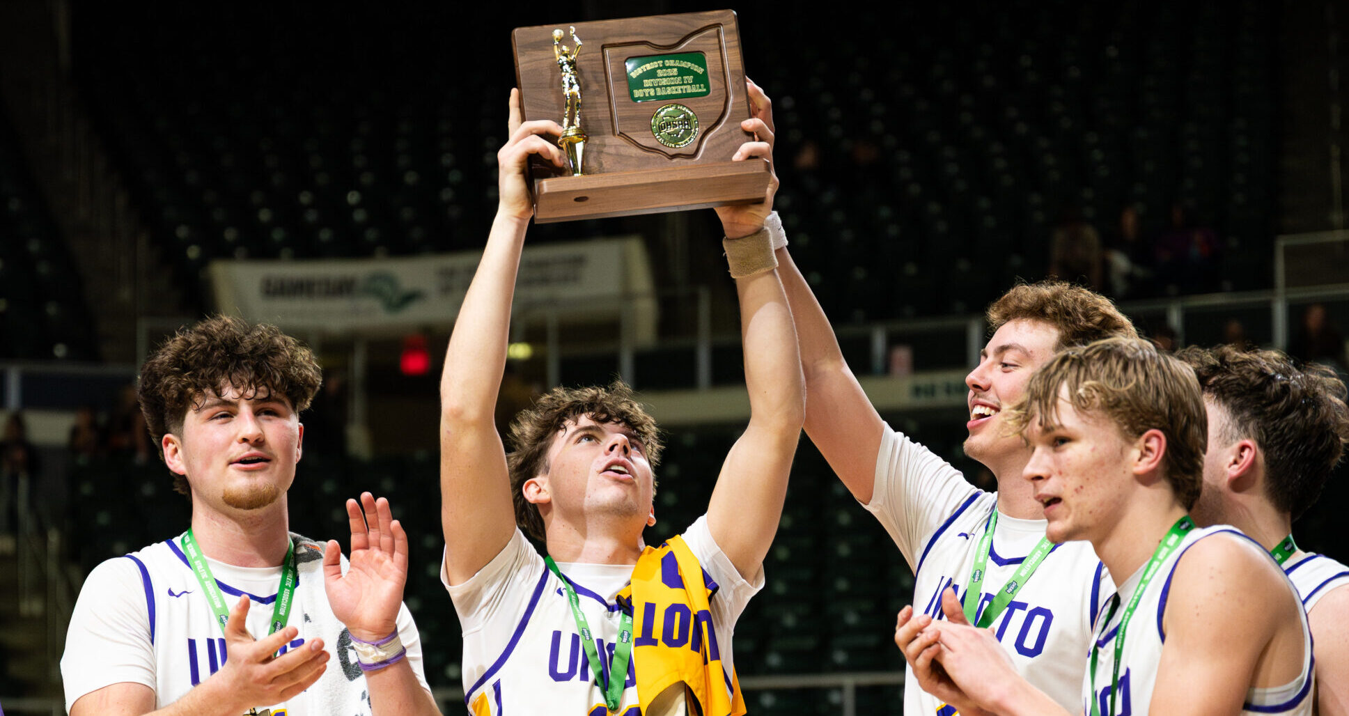 Unioto moves past Waverly, wins program's first district title since 2021